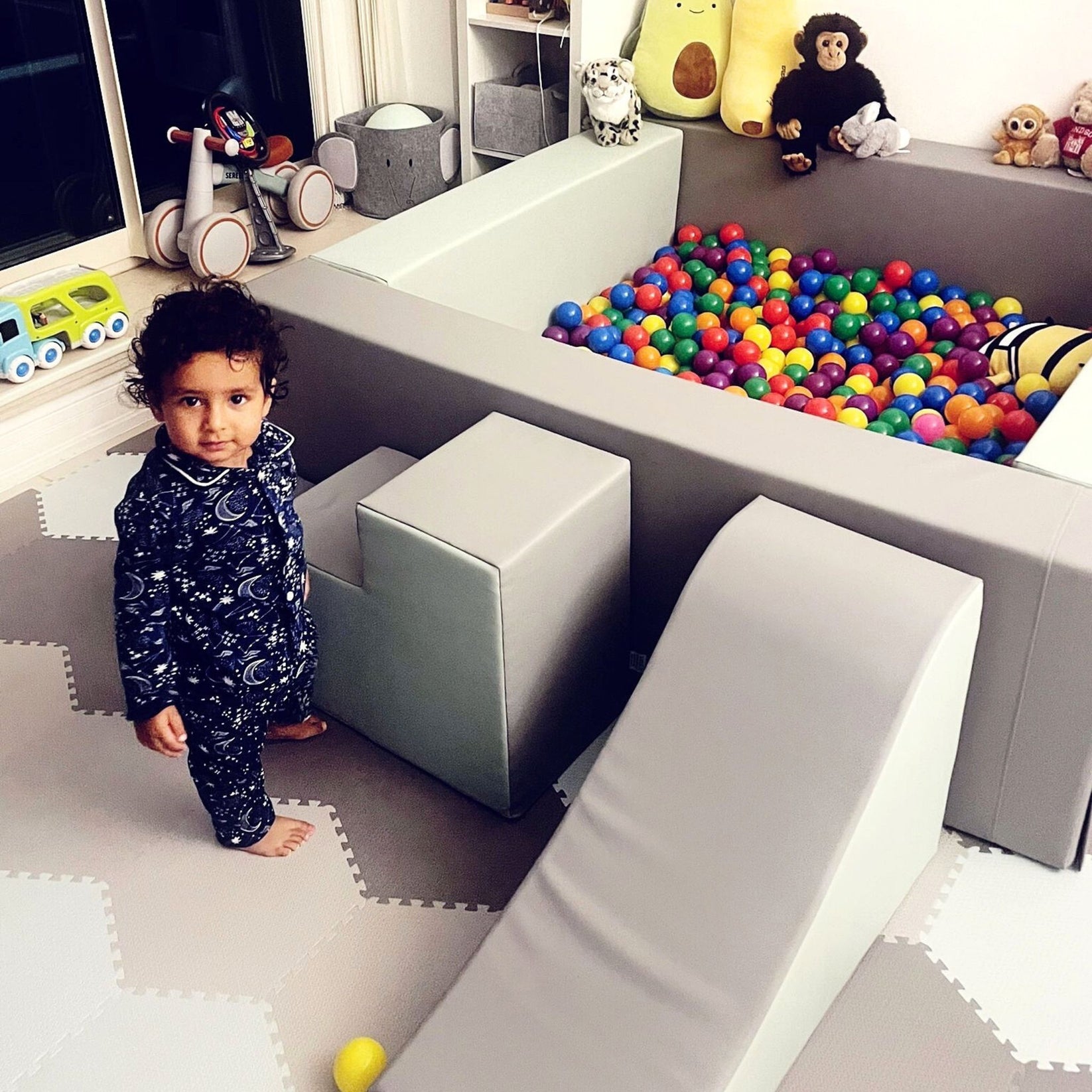 Giant Customizable Square Ball Pit Pool - For Indoor & Outdoor Fun ...